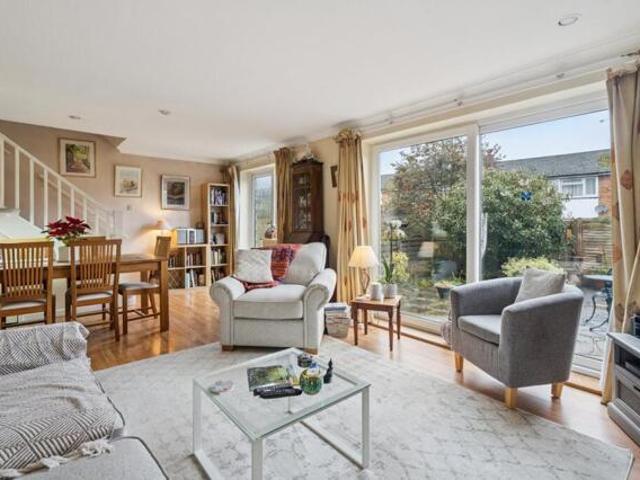 3 Bedroom House Chalfont St. Peter Buckinghamshire LS100540627