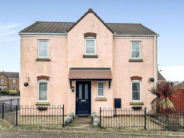 3 Bedroom House Chard Somerset 98969090