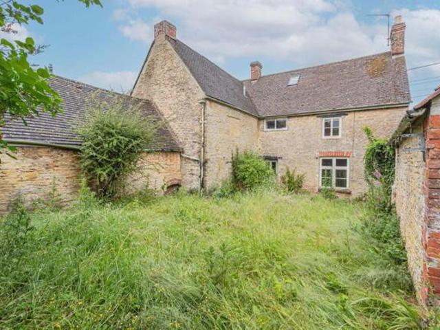 3 Bedroom House Charlton Charlton LS100132295