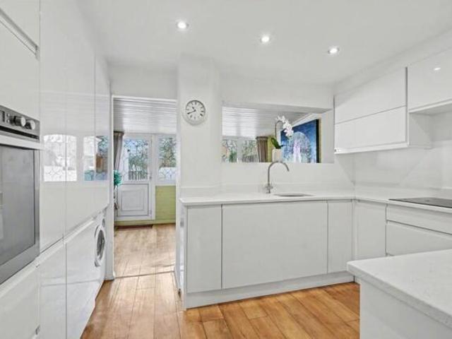 3 Bedroom House Chatham Medway 98377543