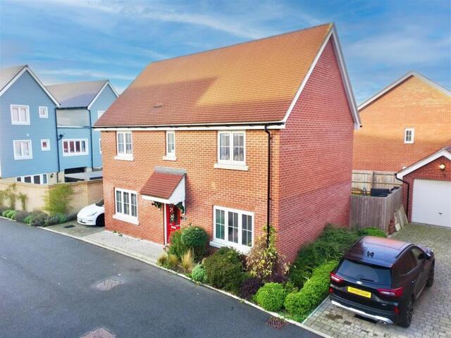 3 Bedroom House Chelmsford Essex LS98503819