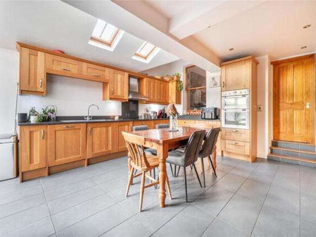 3 Bedroom House Cheltenham Gloucestershire LS99381080