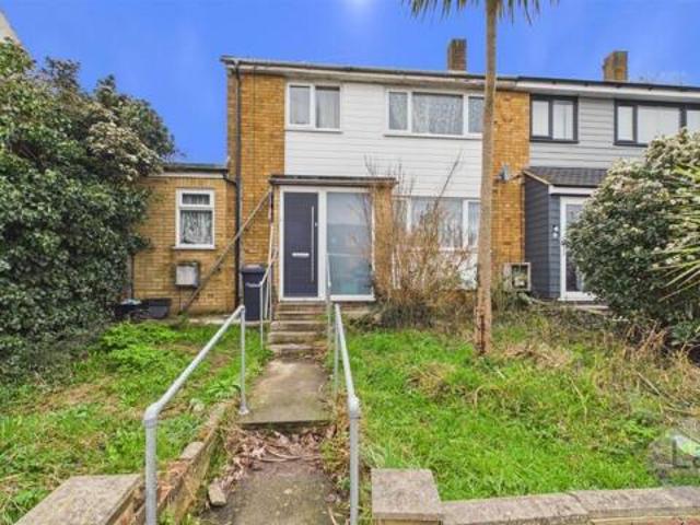 3 Bedroom House Cheshunt Great London LS101856006