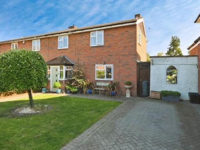3 Bedroom House Cheshunt Great London 99161537
