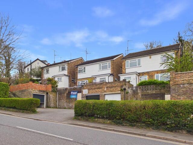 3 Bedroom House Chesham Buckinghamshire LS101676764