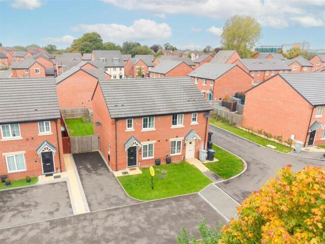 3 Bedroom House Cheshire East Cheshire East LS100503129