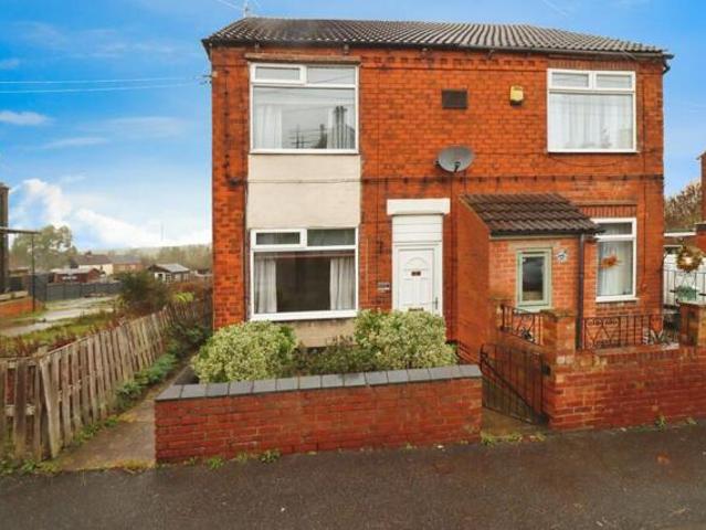 3 Bedroom House Chesterfield Derbyshire 101060275