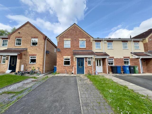 3 Bedroom House Chesterfield Derbyshire 99236953