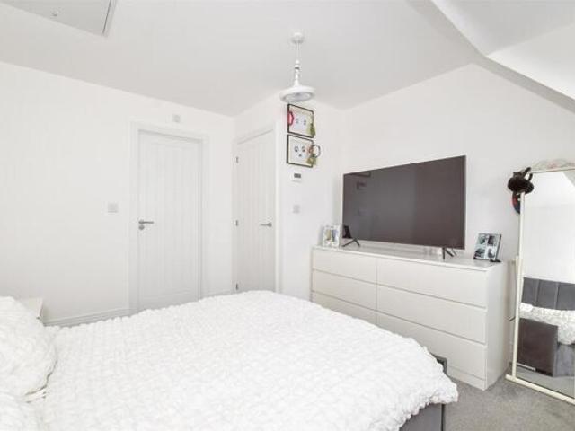 3 Bedroom House Chichester West Sussex 98119225
