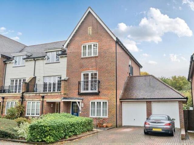 3 Bedroom House Chichester West Sussex 100854973