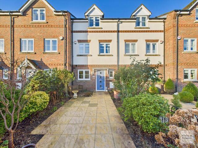3 Bedroom House Chichester West Sussex LS98648980