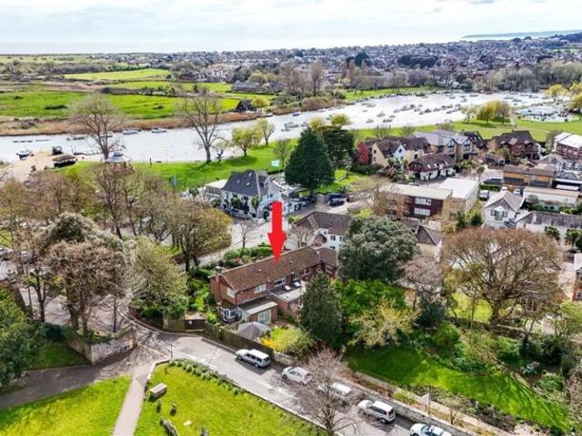 3 Bedroom House Christchurch Dorset 101025352