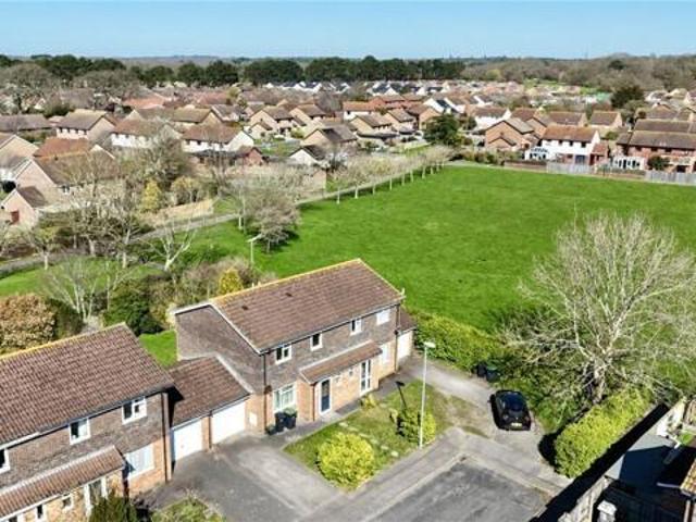 3 Bedroom House Christchurch Dorset LS101025691