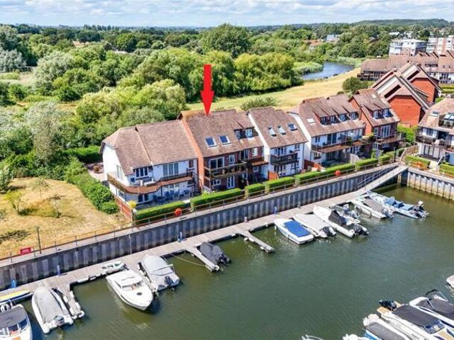 3 Bedroom House Christchurch Dorset LS98718044