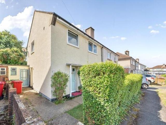 3 Bedroom House Cippenham Slough 98765812