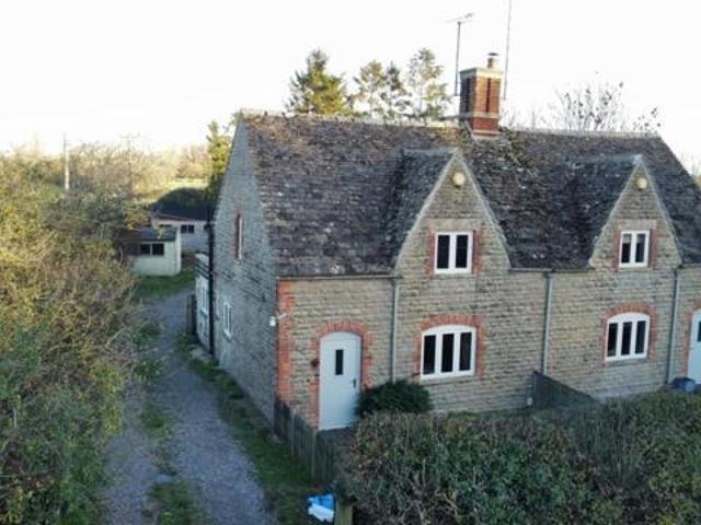 3 Bedroom House Cirencester Gloucestershire LS101675836
