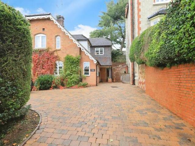 3 Bedroom House Clent Clent 98204465