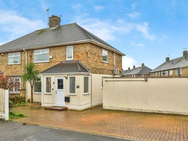 3 Bedroom House Clifton Nottingham 98864733