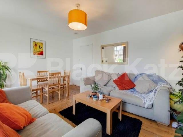 3 bedroom house close to zone 2 station with easy access to central London