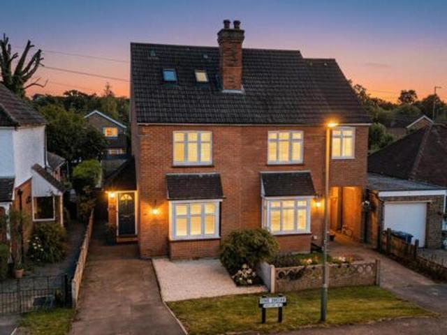 3 Bedroom House Cranleigh Surrey 100023728