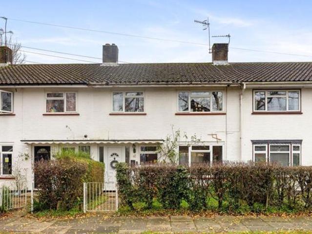 3 Bedroom House Crawley West Sussex 98233460