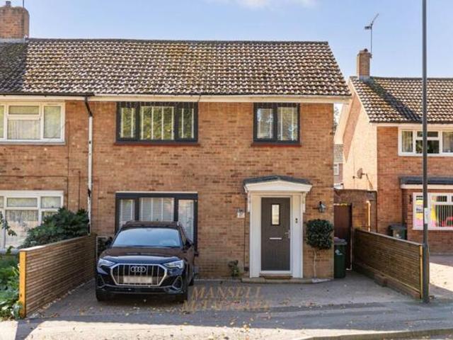 3 Bedroom House Crawley West Sussex 98766013