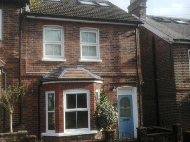 3 Bedroom House Crawley West Sussex 99986463