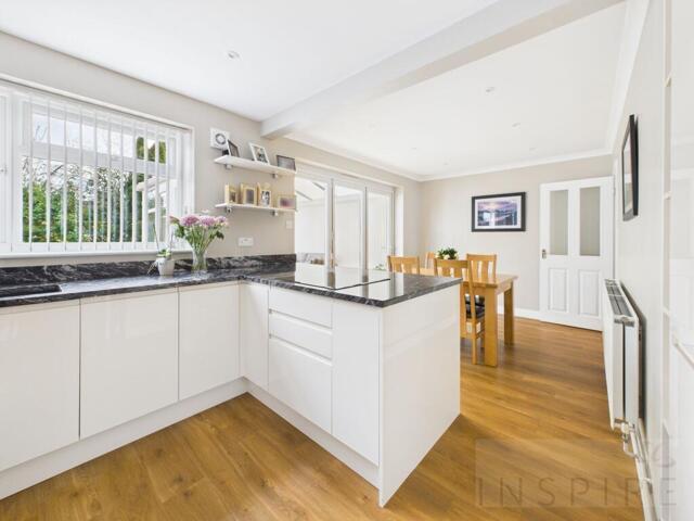3 Bedroom House Crawley West Sussex 100425964