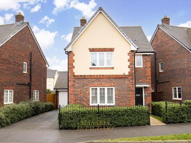 3 Bedroom House Crawley West Sussex 100733707