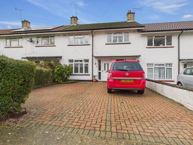 3 Bedroom House Crawley West Sussex LS100366121