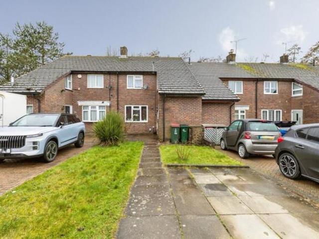 3 Bedroom House Crawley West Sussex LS99571844