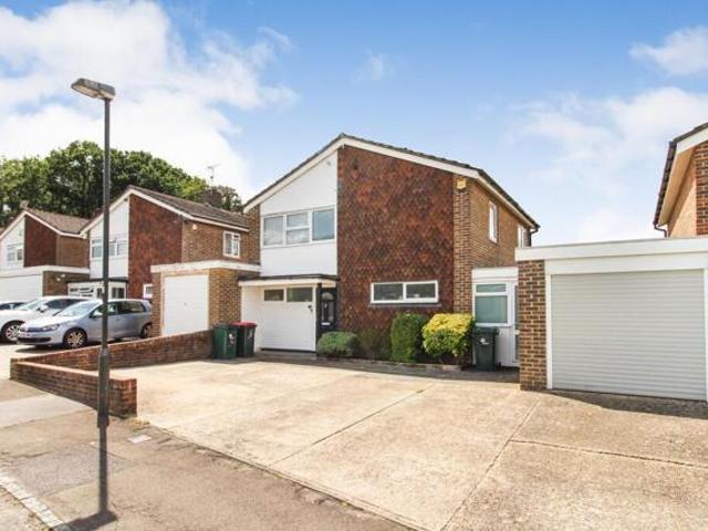 3 Bedroom House Crawley Hampshire 101931743