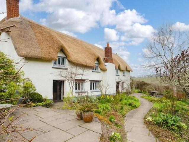3 Bedroom House Crediton Devon 99608206