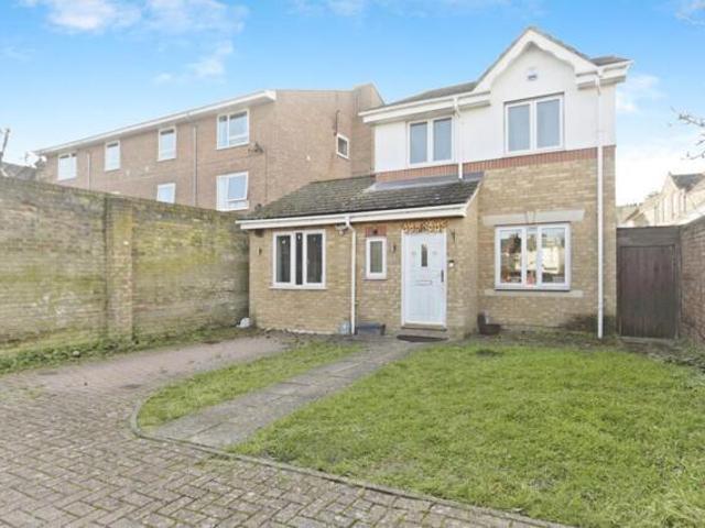 3 Bedroom House Croydon Greater London 98477725