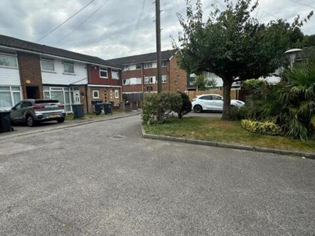 3 Bedroom House Croydon Greater London 101931732