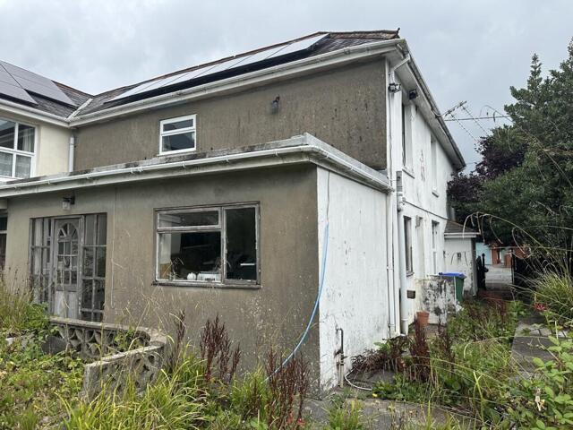 3 Bedroom House Cwmllynfell Cwmllynfell 100685124