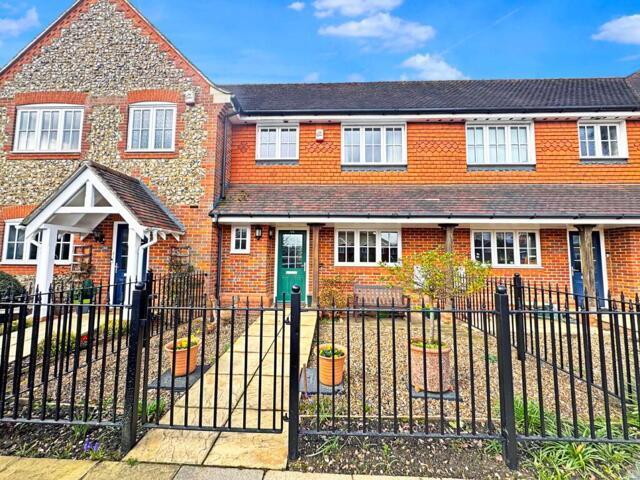 3 Bedroom House Amersham Buckinghamshire LS101025566