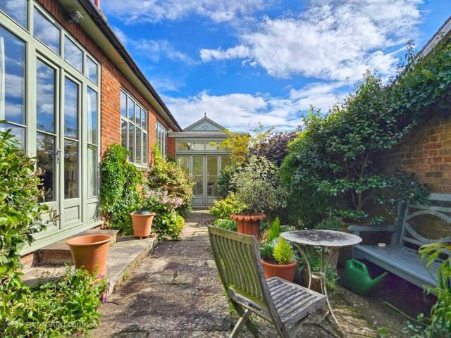 3 Bedroom House Ampthill Central Bedfordshire 99608131