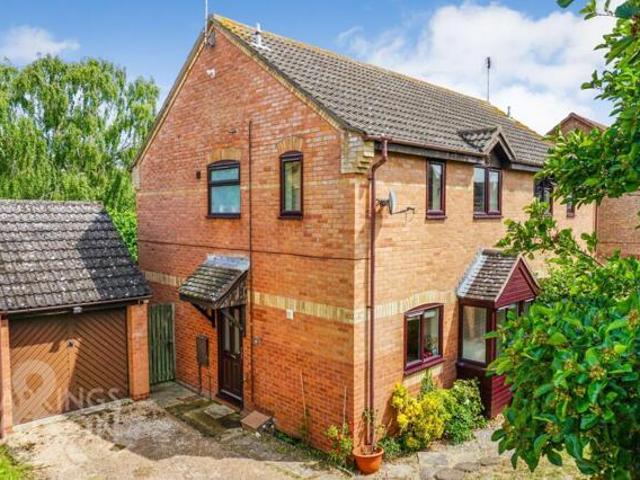 3 Bedroom House Acle Acle LS100096600