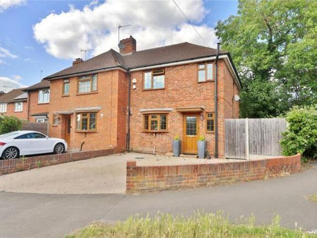 3 Bedroom House Addlestone Surrey LS98503692