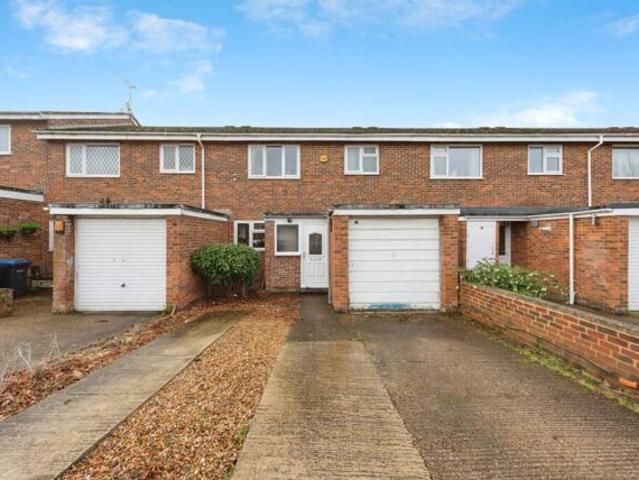 3 Bedroom House Addlestone Surrey LS98801058