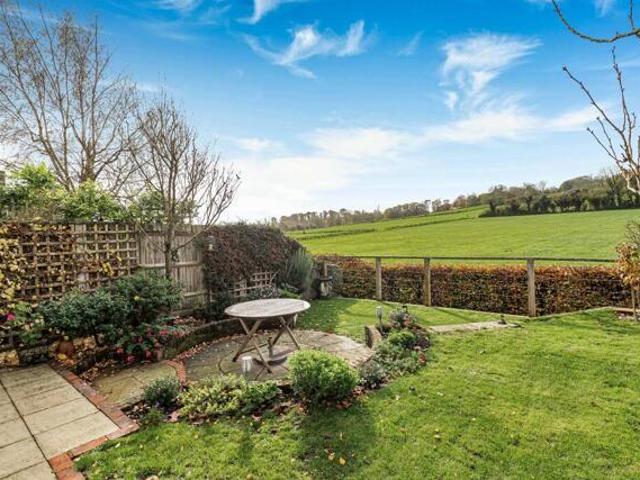 3 Bedroom House Alton Alton 99641895