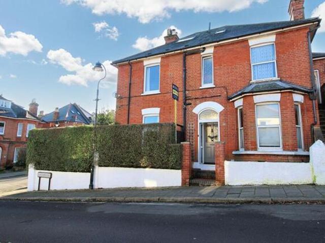3 Bedroom House Aldershot Hampshire 101931822