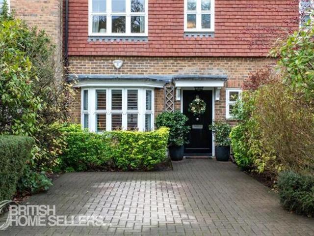 3 Bedroom House Ascot Windsor And Maidenhead 100058256