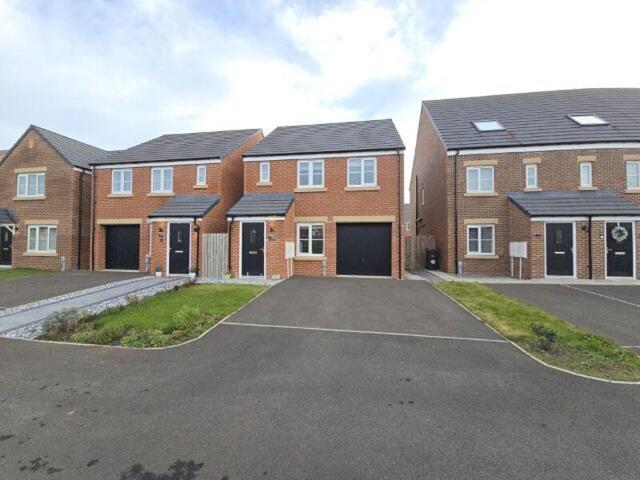 3 Bedroom House Ashington West Sussex 98503837