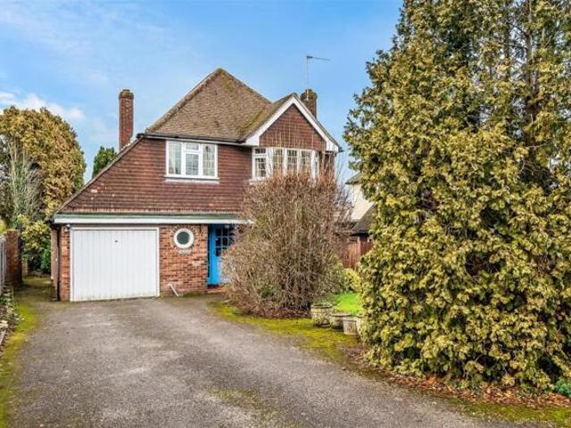 3 Bedroom House Ashtead Surrey 99773854