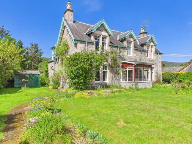 3 Bedroom House Aviemore Aviemore 102715596