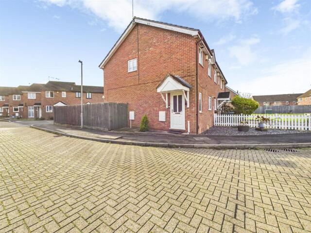 3 Bedroom House Aylesbury Buckinghamshire 100579155