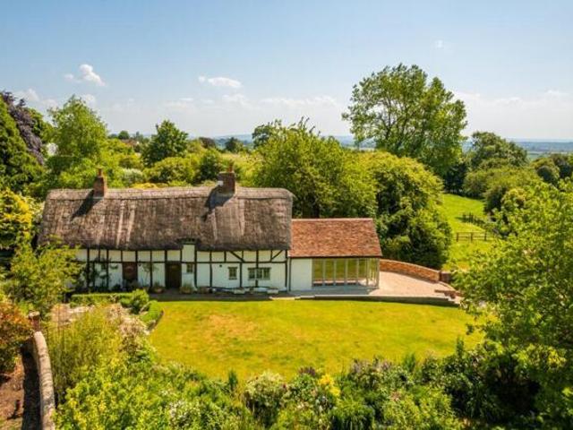 3 Bedroom House Aylesbury Buckinghamshire 100649005