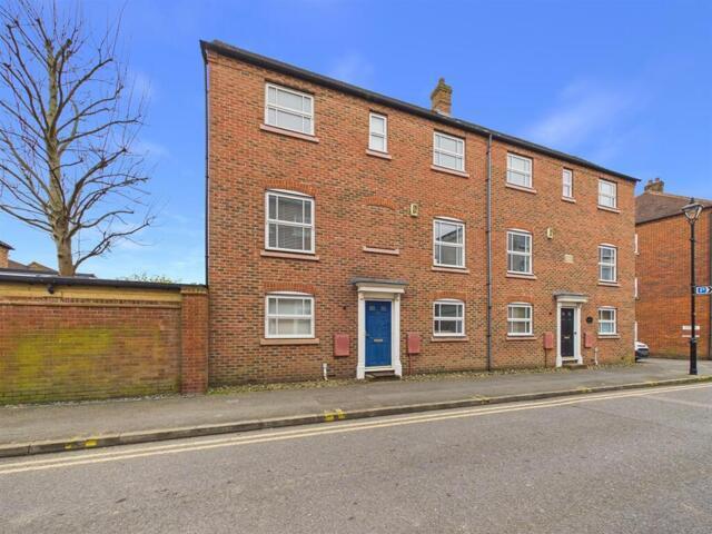 3 Bedroom House Aylesbury Buckinghamshire 100096812